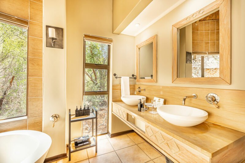 5 Star Luxury Accommodation - Ivory Tree Game Lodge