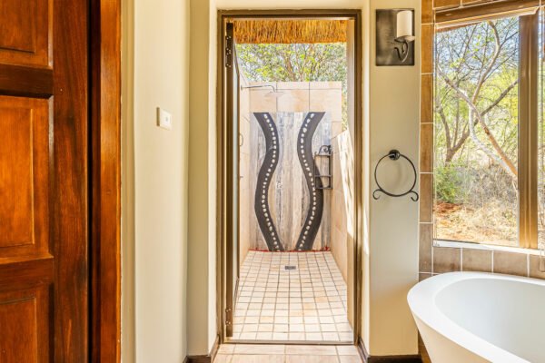 5 Star Luxury Accommodation - Ivory Tree Game Lodge